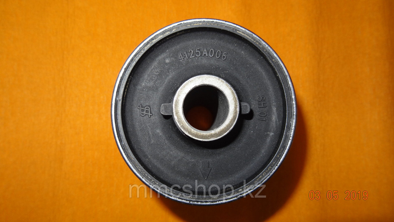 Сайленблок передний FR заднего продольного нижнего рычага SH4125A006 ...