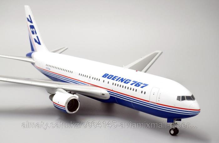 Модель самолета Boeing 767-200 N767BA в фирменной раскраске Boeing ...