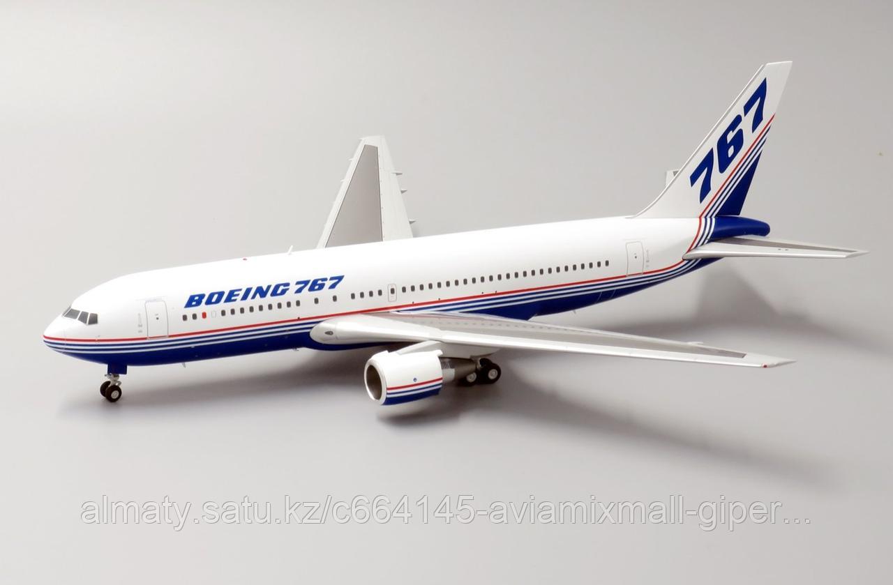 Модель самолета Boeing 767-200 N767BA в фирменной раскраске Boeing ...