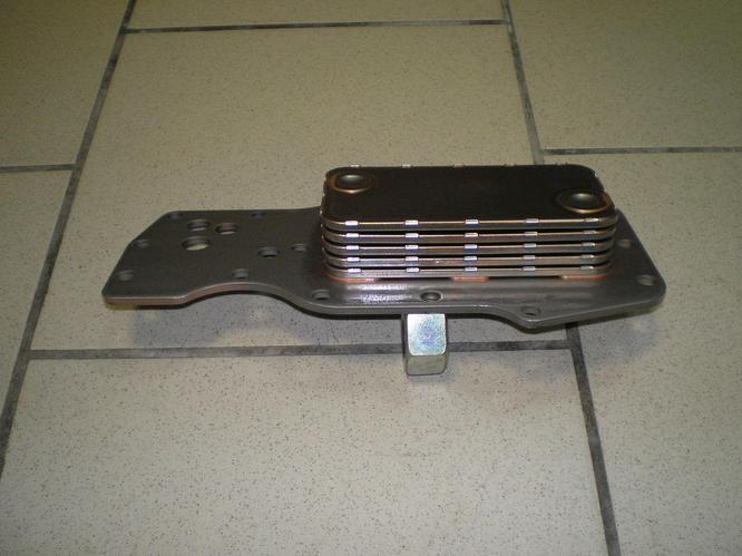 Масляный охладитель (теплообменник) Cummins ISBe150 3960067 4896406