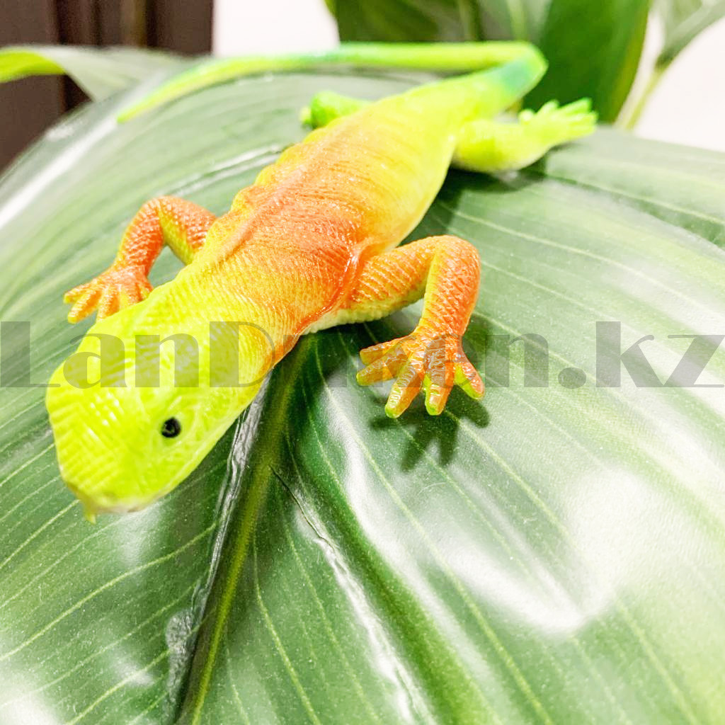 Резиновая ящерица игрушка антистресс зеленая