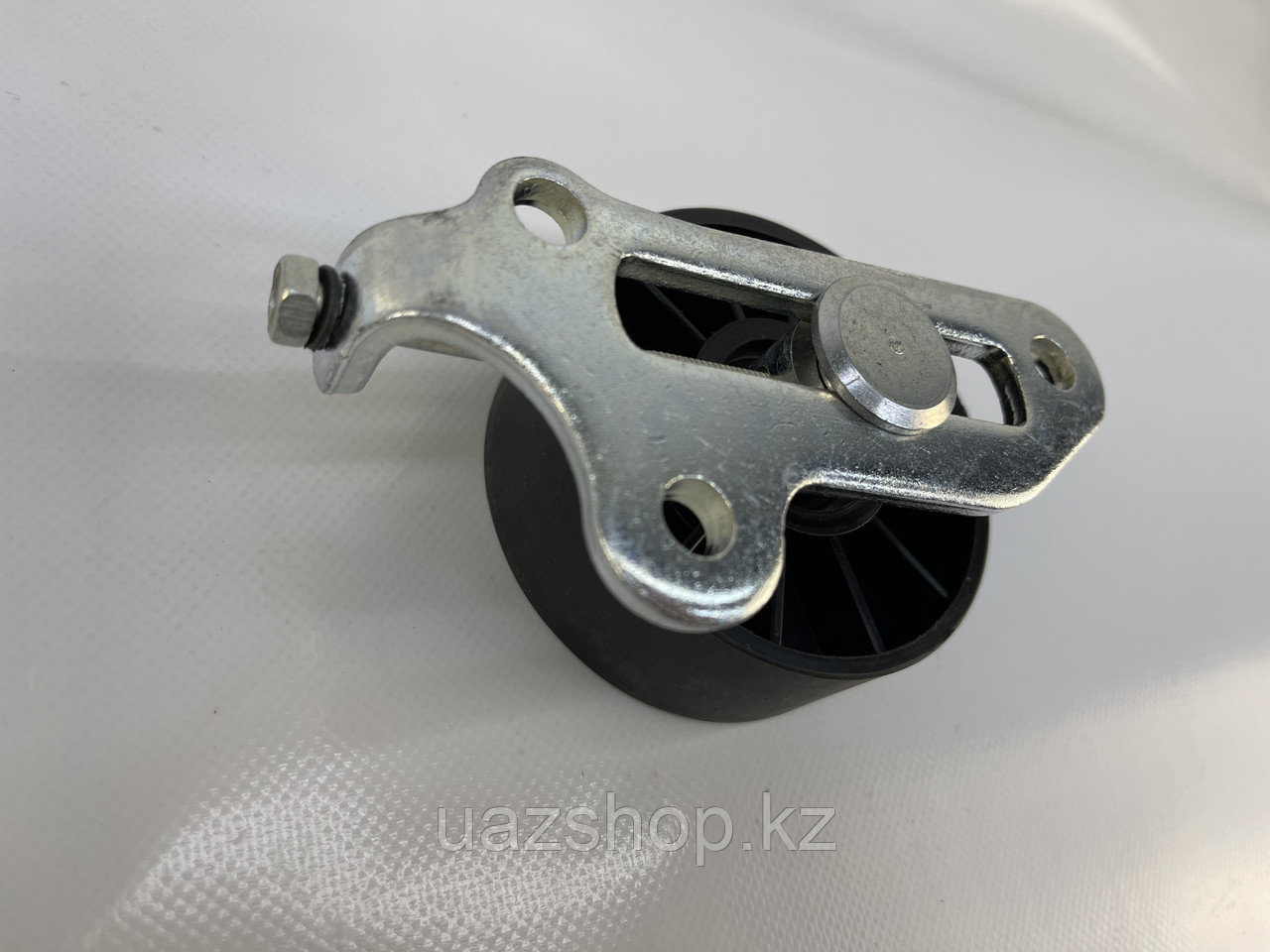 Ролик натяжной с кронштейном для двигателя ЗМЗ 405/406/409: продажа ...