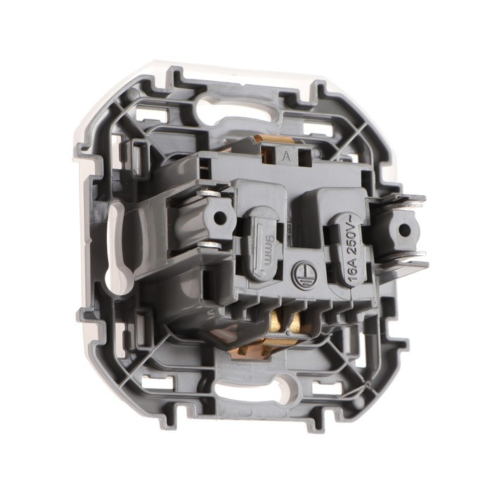 Розетка Legrand INSPIRIA, 2К+З, IP 44, с откидной крышкой и шторками ...