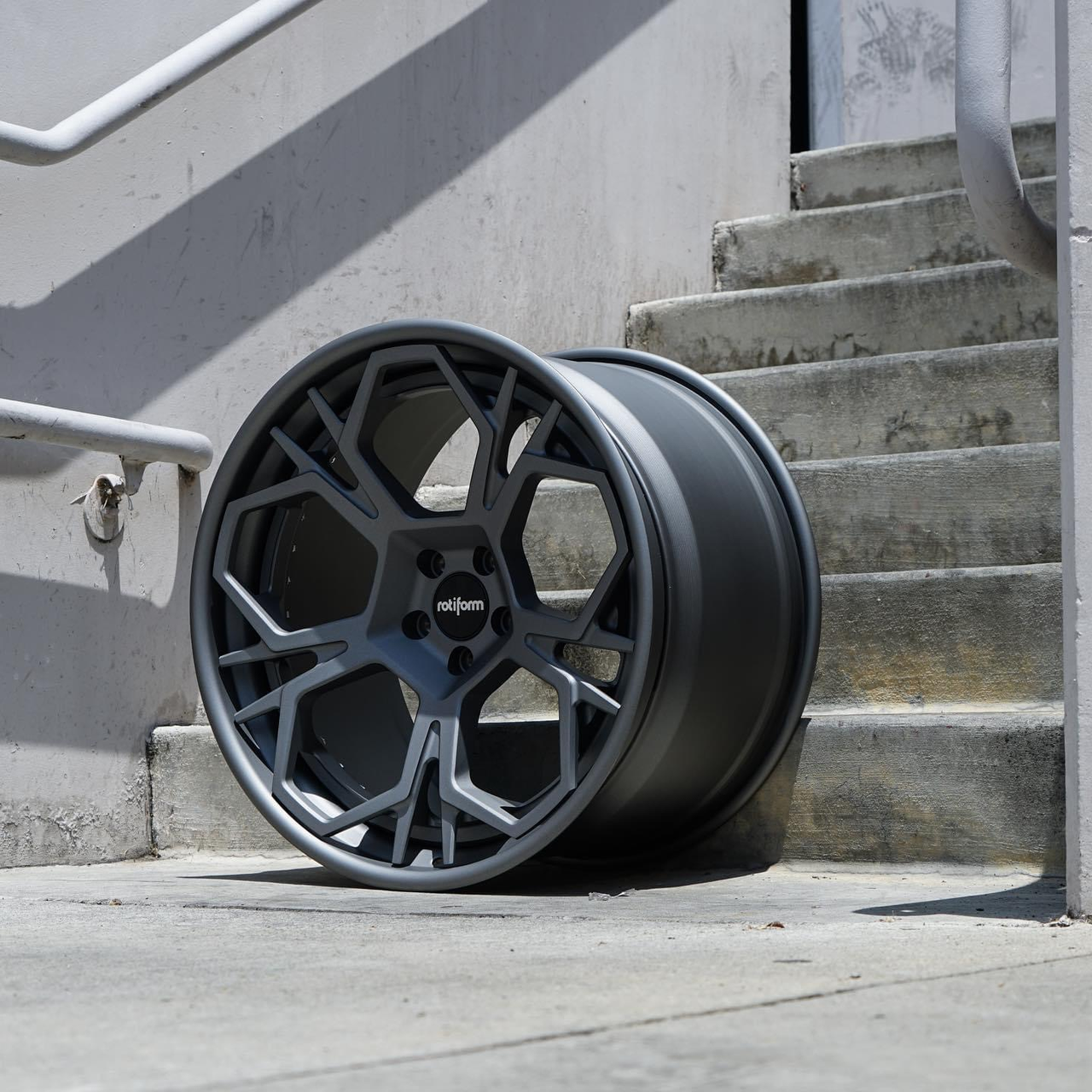 Кованые диски Rotiform SEF: продажа, цена в Алматы. Колесные диски от ...