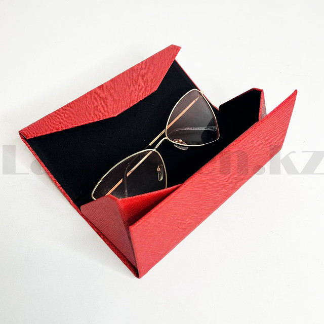Складной футляр для очков красного цвета