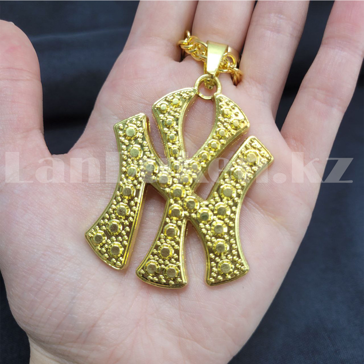 Цепь с подвеской 68 см золотистая