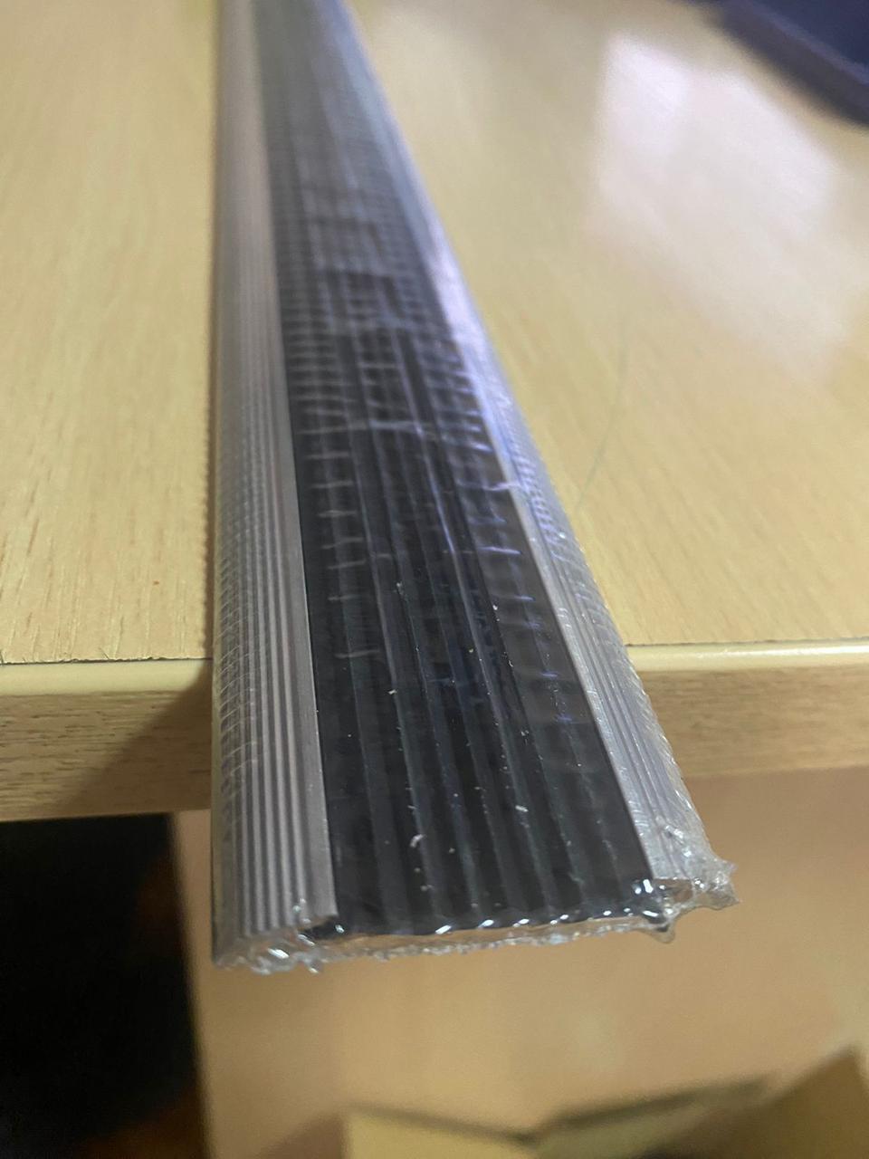 Порог противоскользящий (алюминий+резина), 0,9 м: продажа, цена в ...