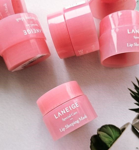 Бальзамы для губ в Алматы от компании "Marsianka Nail Shop".