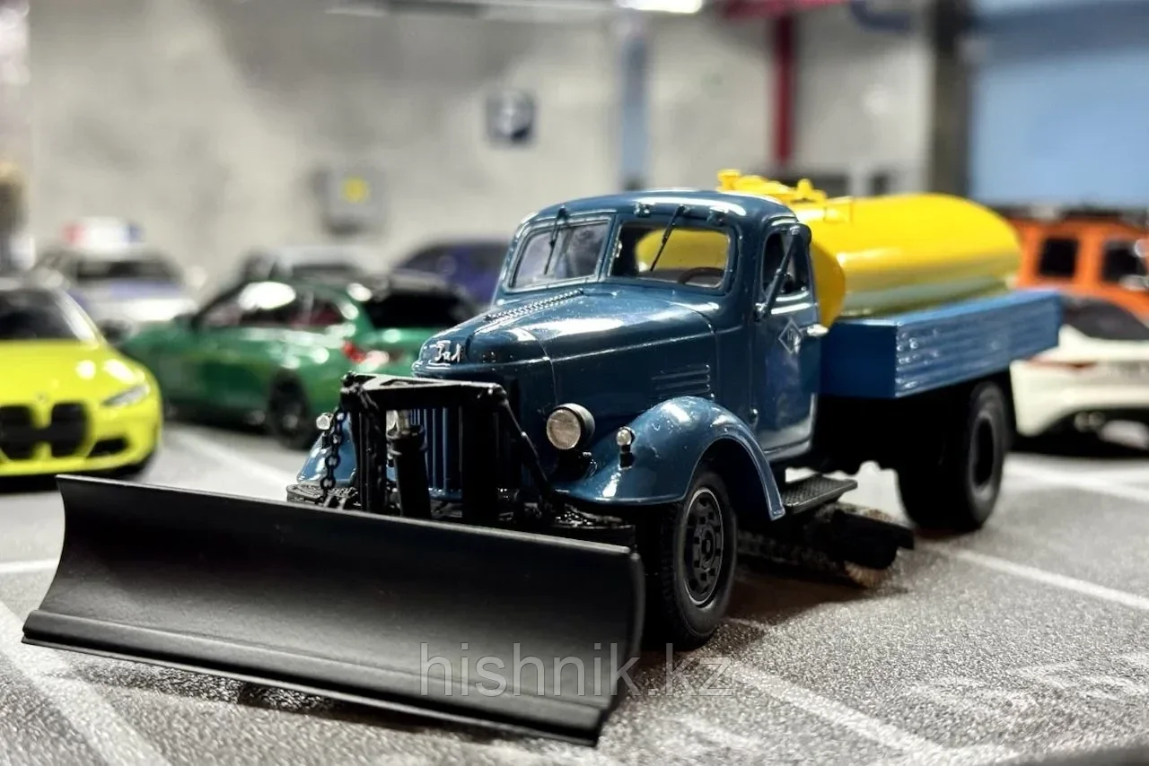 Зил-164А ZIL-164/KРM-2 KОMБИHИPOBАННAЯ ПОЛИBО-МОЕЧHАЯ МАШИНА КПM-2 ...